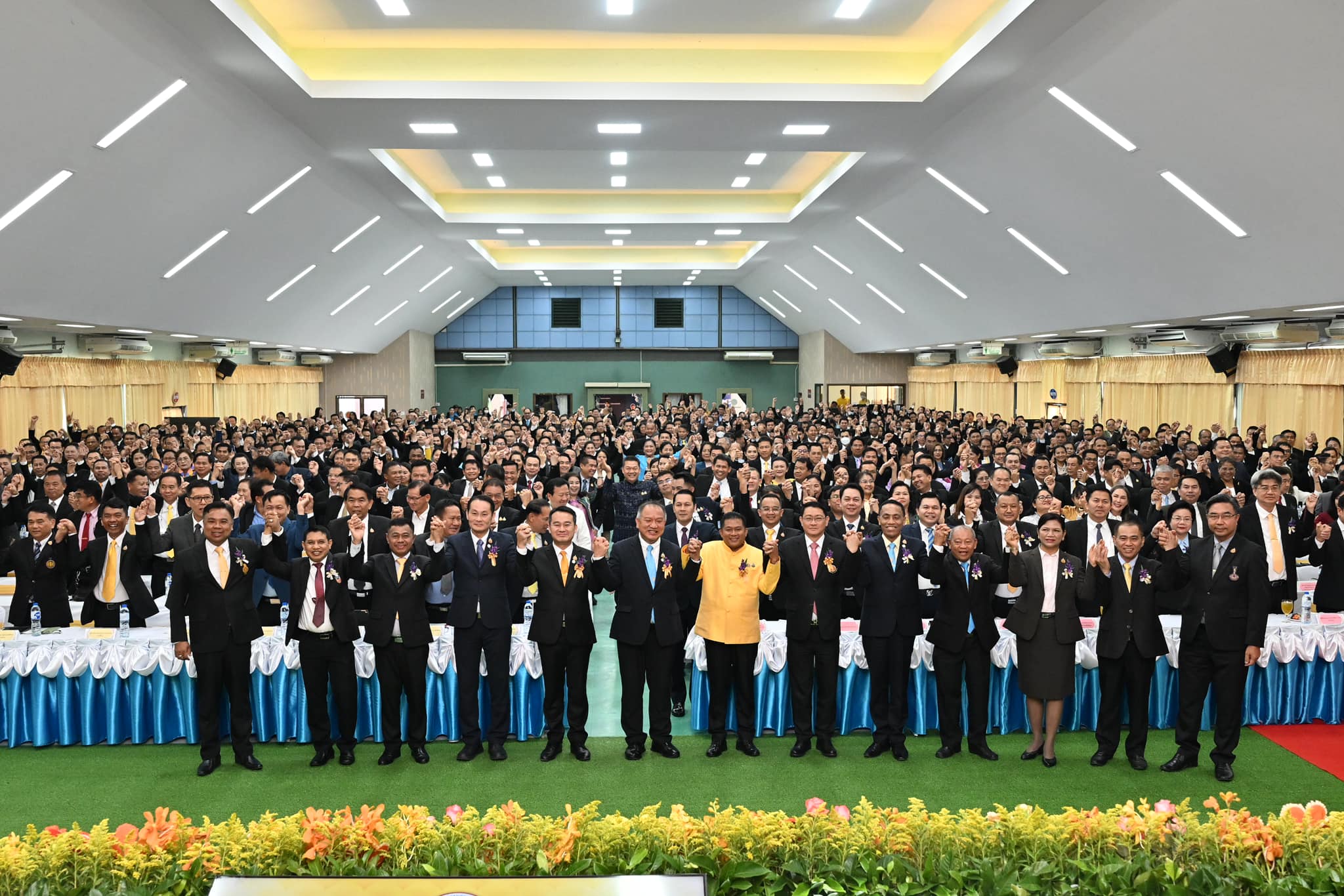 8 Agenda พัฒนาอาชีวศึกษา “ทำดี ทำได้ ทำทันที” OVEC ONE TEAM – ส