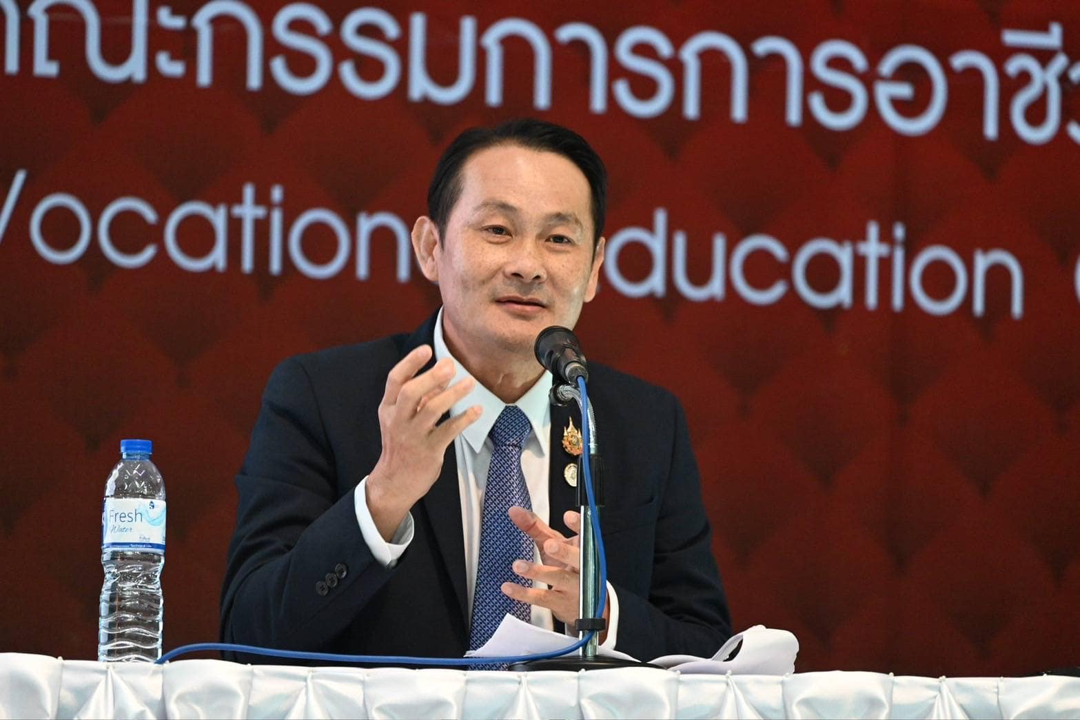 8 Agenda พัฒนาอาชีวศึกษา “ทำดี ทำได้ ทำทันที” OVEC ONE TEAM – ส