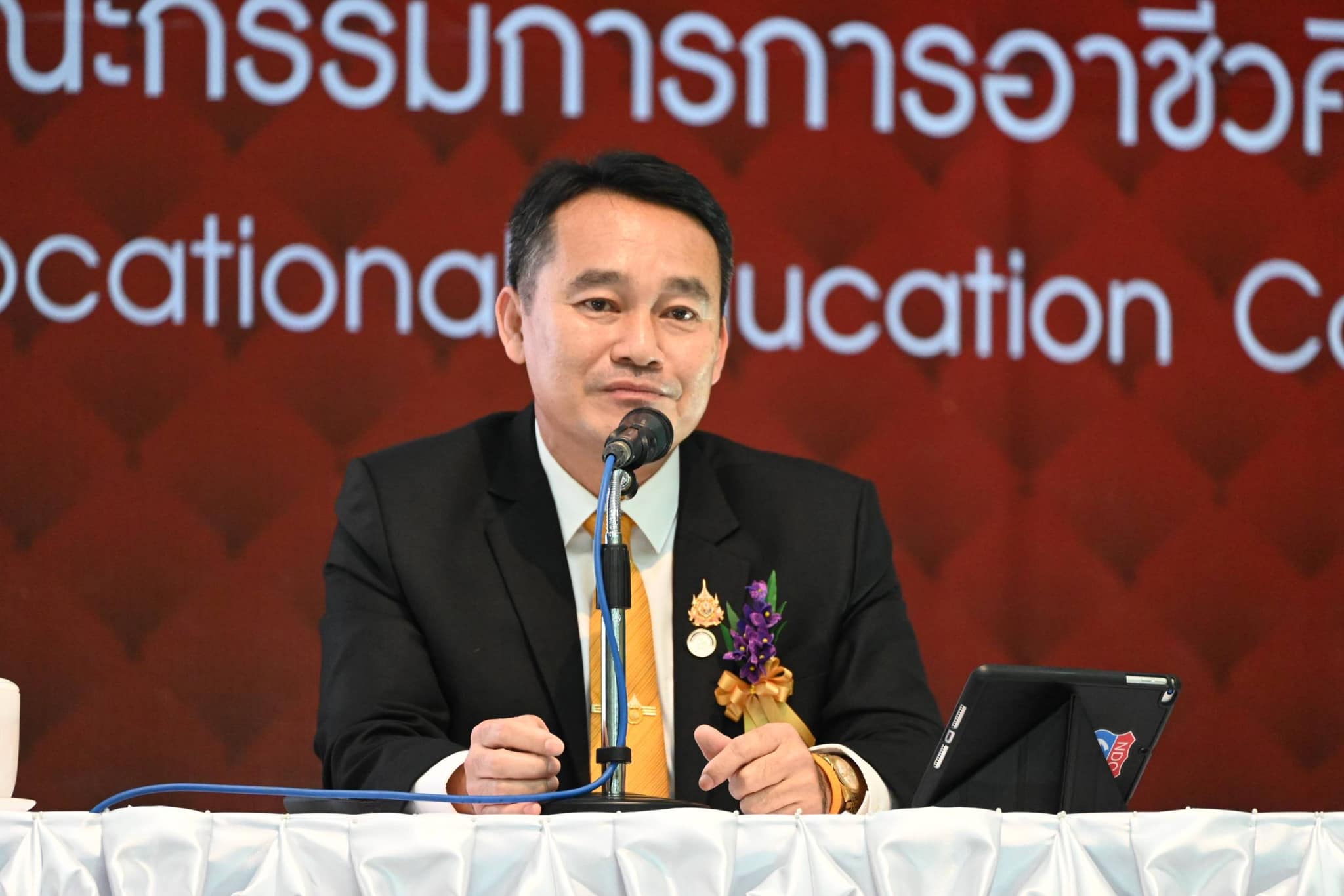 8 Agenda พัฒนาอาชีวศึกษา “ทำดี ทำได้ ทำทันที” OVEC ONE TEAM – ส